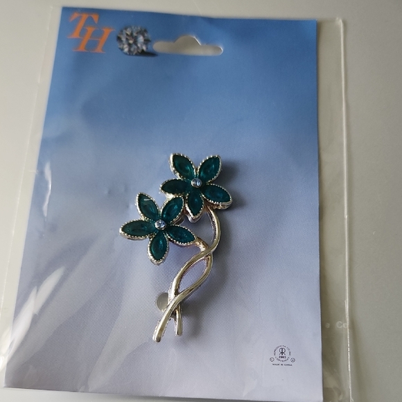 Fashion Jewelry | Jewelry | Simple Flower Brooch New In Package | Poshmark